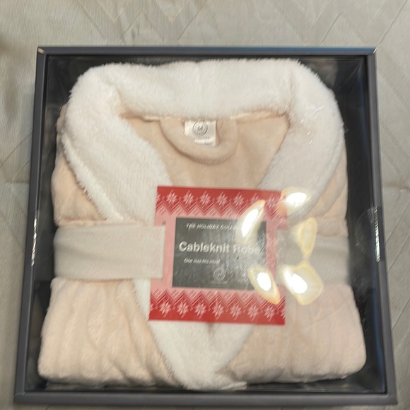 Martha Stewart | Intimates & Sleepwear | Martha Stewart Cable Knit Robe ...